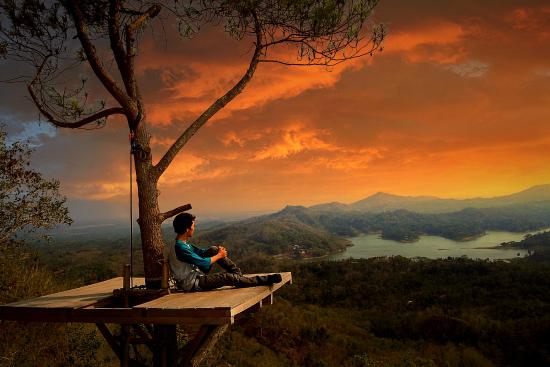 KALIBIRU – Menikmati Sunset dari Ketinggian Kota Jogja - WISATA YUKK