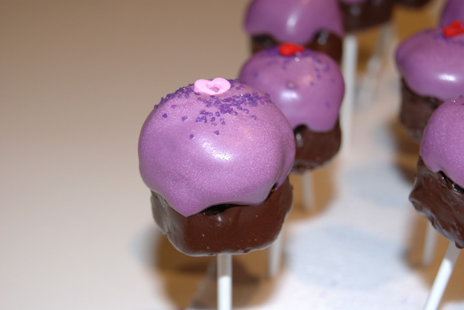 little miss sweetie: Cupcake pops