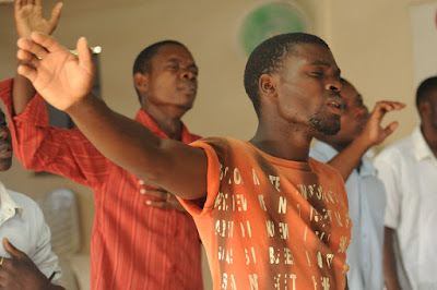 Anglicans Ablaze: 10 Things You Should Know about Lifting Hands in Worship