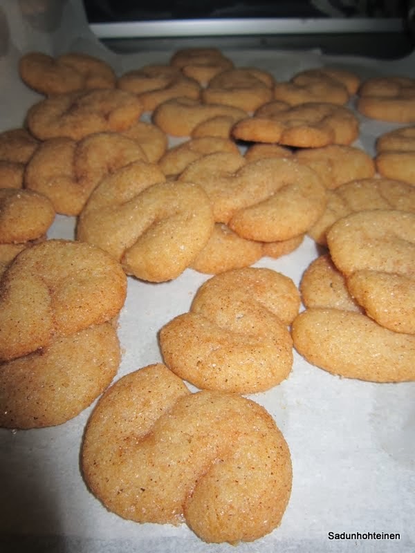 Sadunhohteinen: Kaneli-ässiä