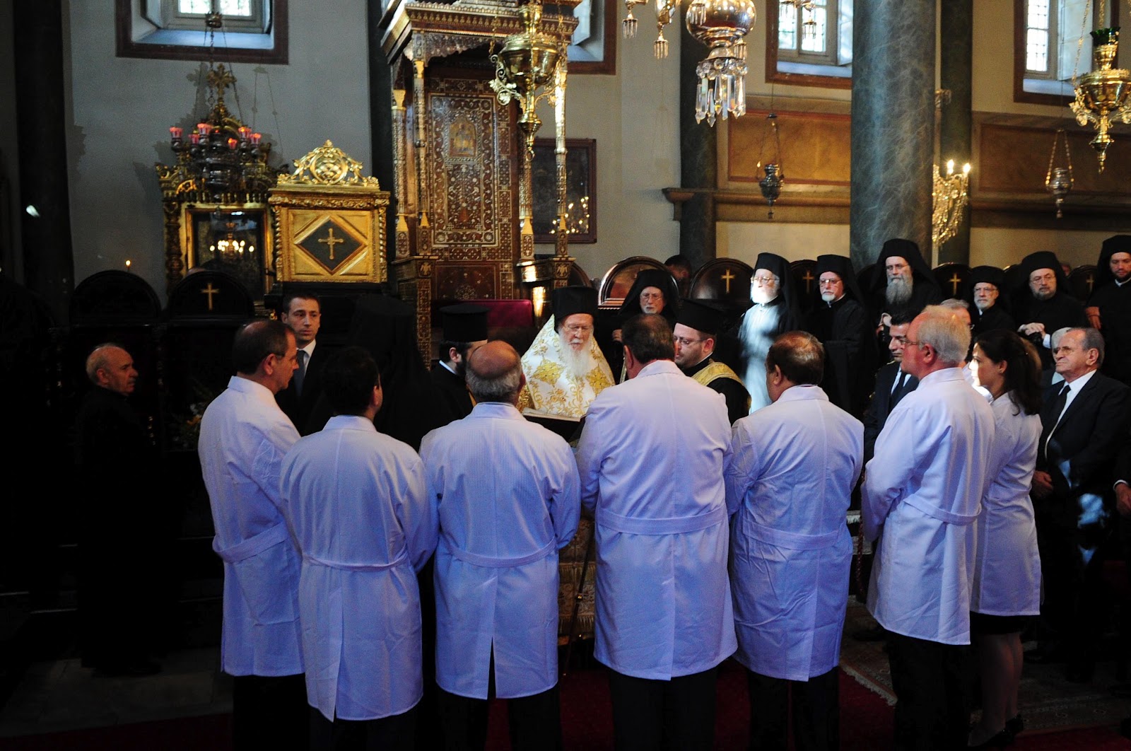 ΦΩΣ ΦΑΝΑΡΙΟΥ: ΑΡΧΙΣΕ ΣΤΟ ΦΑΝΑΡΙ Η ΤΕΛΕΤΗ ΓΙΑ ΤΟ ΑΓΙΟ ΜΥΡΟ