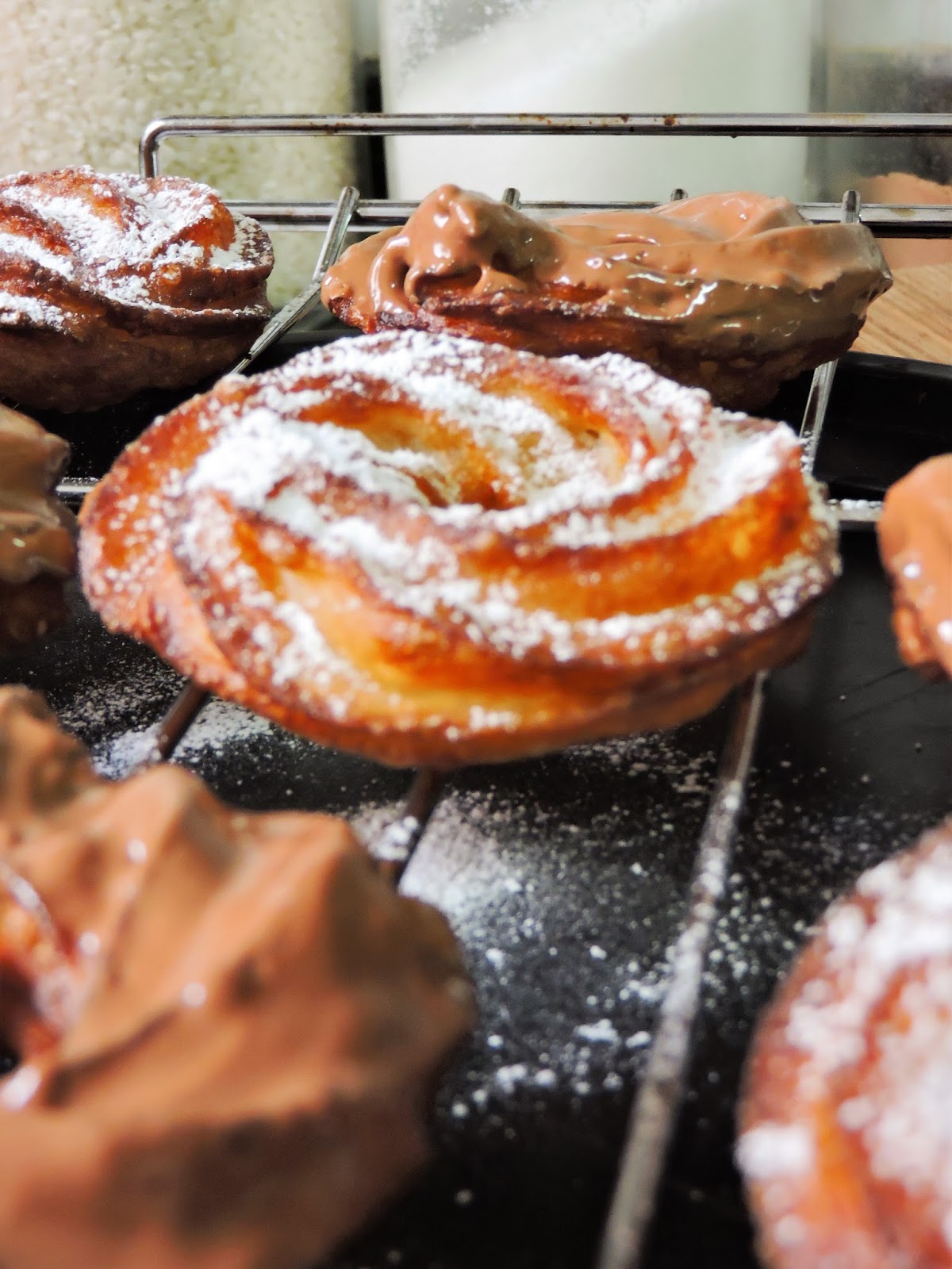 Eni's Kitchen: Crullers con chocolate y azucar y ¿como preparar pasta ...