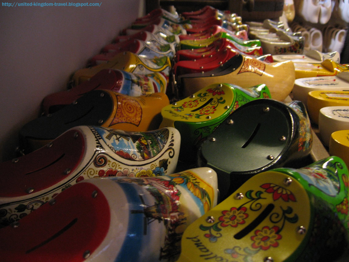 Cheese and Clog factory in Amsterdam - The Globe Trotter