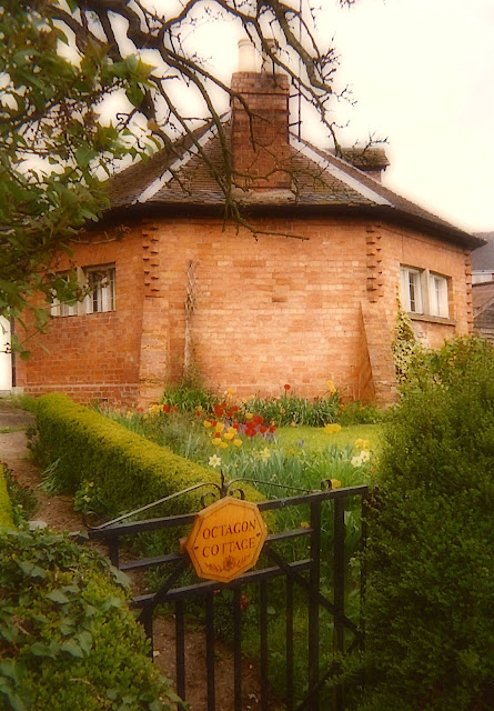COTSWOLDS CASCADE: WHAT SHAPE IS YOUR COTTAGE?