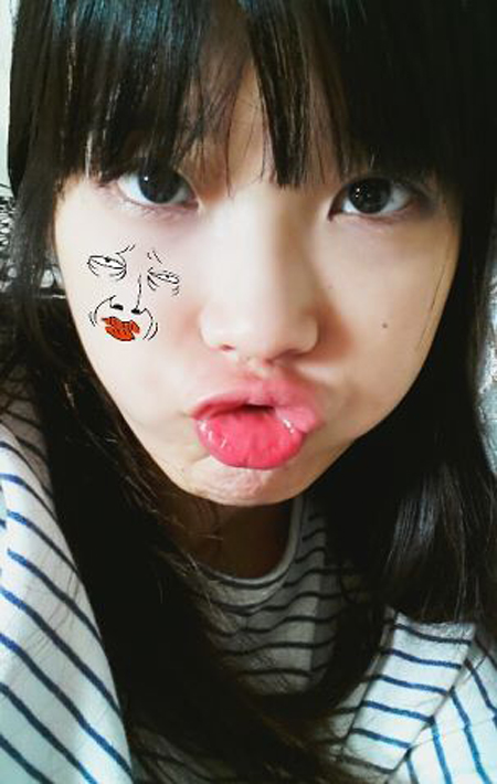 대유다 - Feed Your Hallyu Daily Needs: IU Gives Fans a Huge Puckering Lips