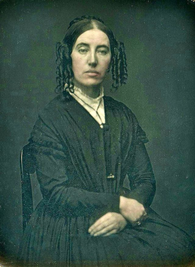 Lady in Style – Glamorous Photos of Fashionable Women in the Mid-19th ...