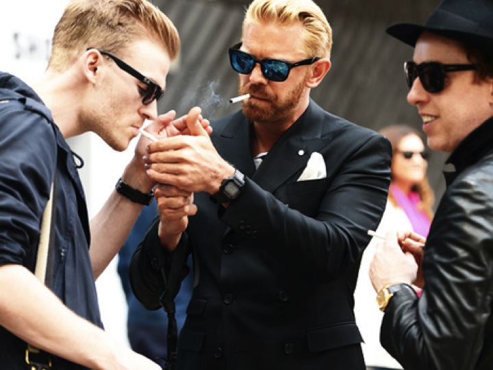 ROS.E.: Men smoking street style