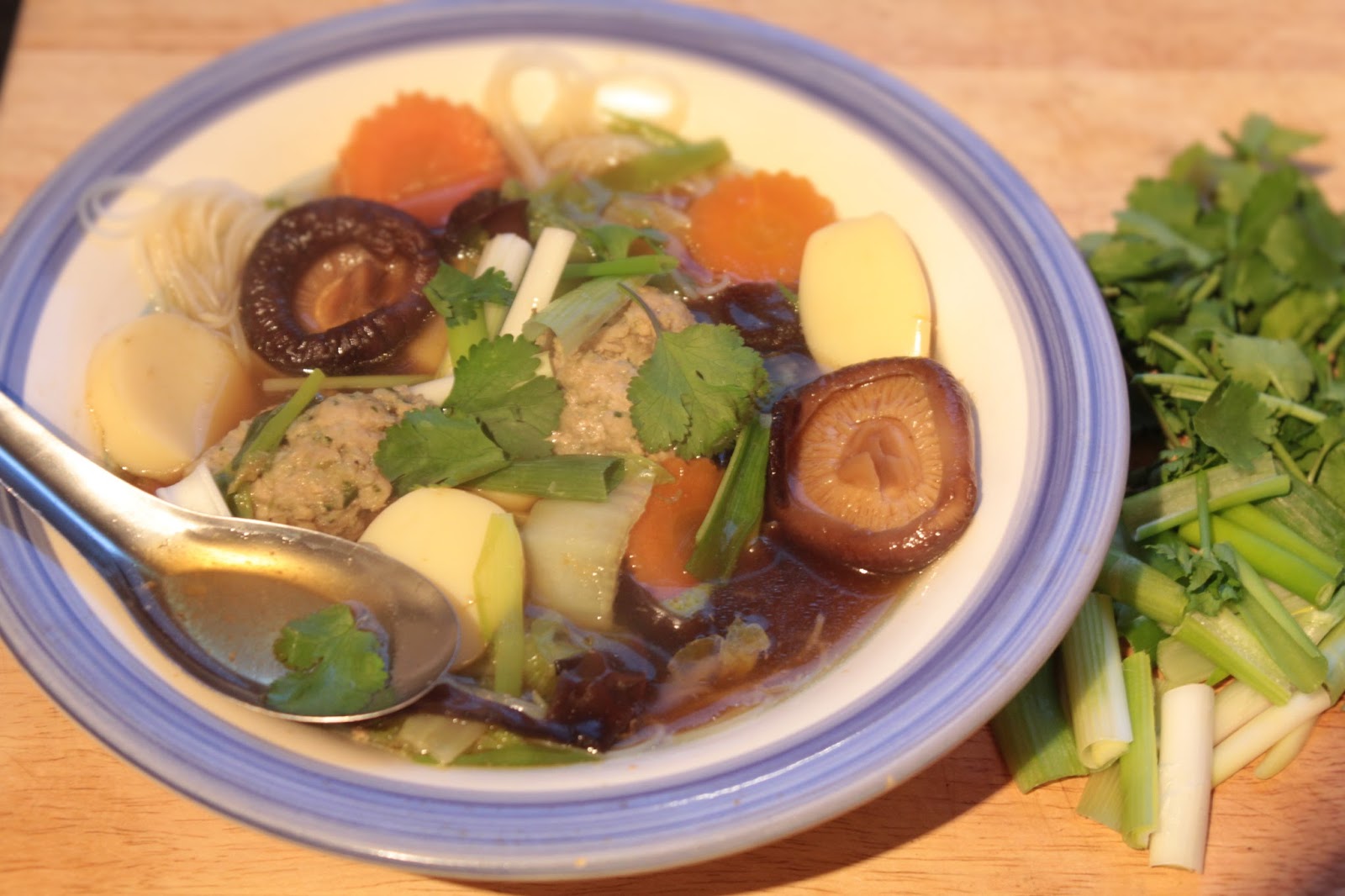 I Wish I Was in Thailand: Gaeng Jued Woon Sen (Clear Broth with ...