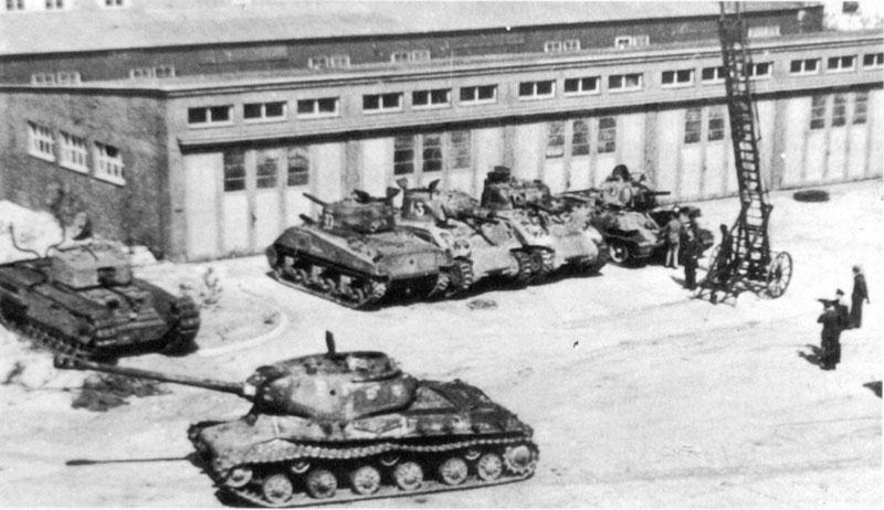 World War II in Pictures: Captured Weapons Put to Use