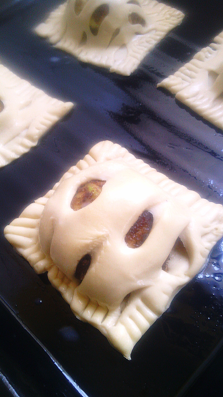 NUTMEG APPLE CAGES / Nairobi Kitchen