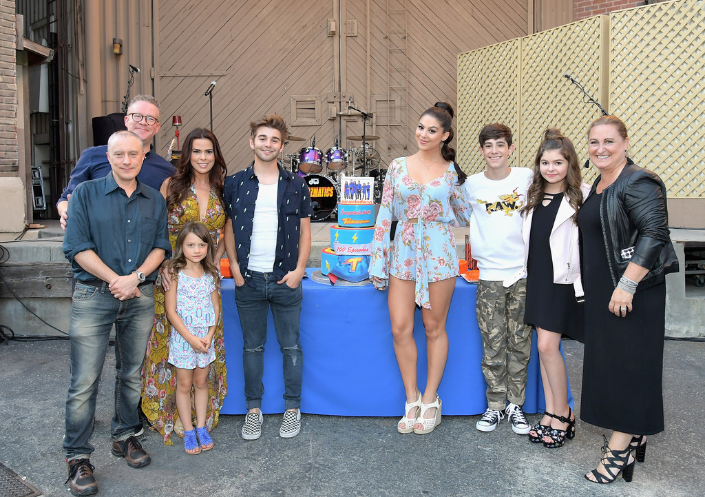 NickALive!: Cast And Crew Celebrate 100 Episodes of "The Thundermans"