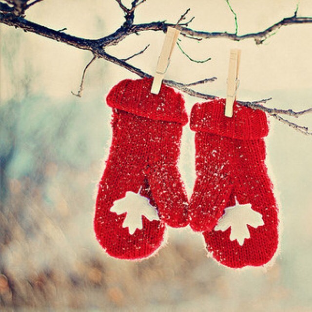 A Few Charms: Red mittens to warm your heart - and your hands