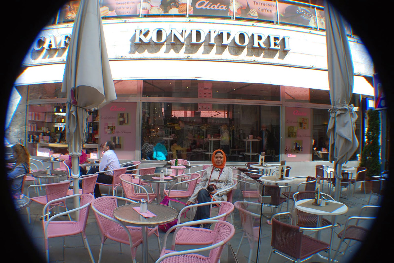 aswana-cliche: Vienna, Stephanplatz - Aida Cafe Vienna since 1913