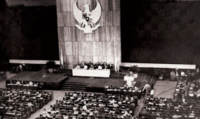 SEJARAH INDONESIA: SISTEM POLITIK INDONESIA PADA MASA DEMOKRASI TERPIMPIN