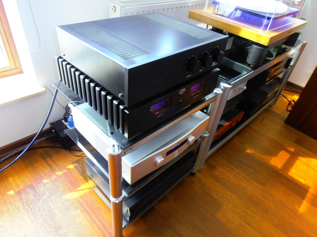 Stereo i Kolorowo - Underground: Wzmacniacz elektroakustyczny Mach Audio