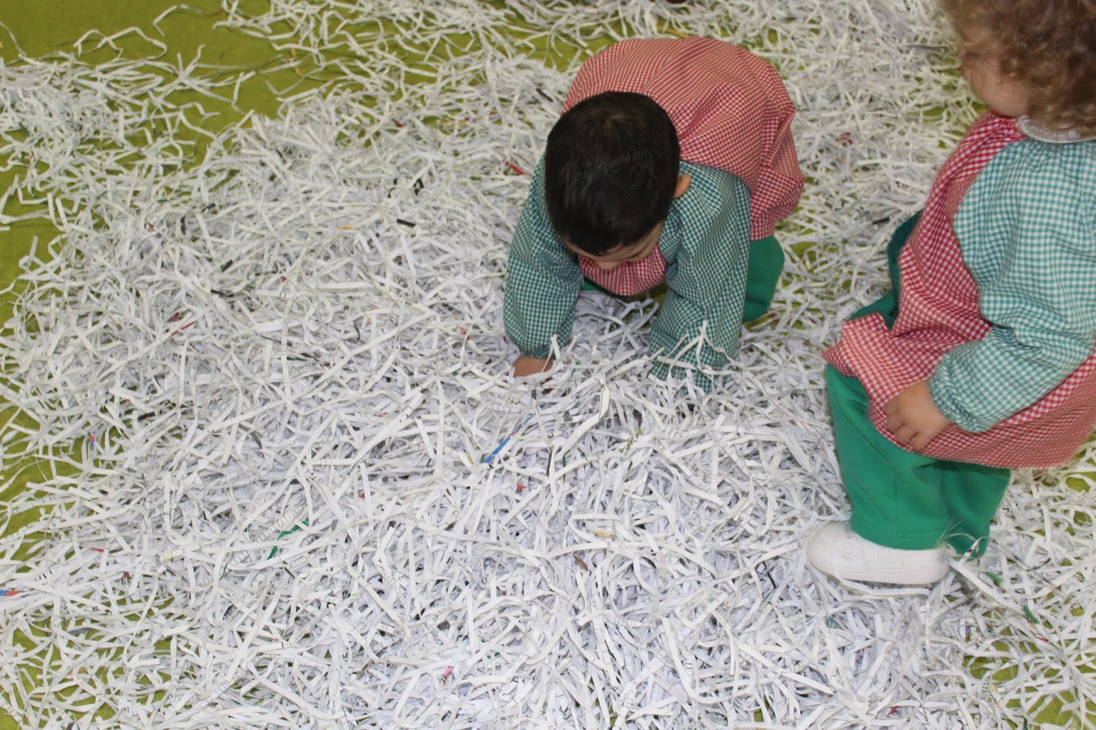 Gresol Kids: Shredded paper activity - "I am a little snowman"