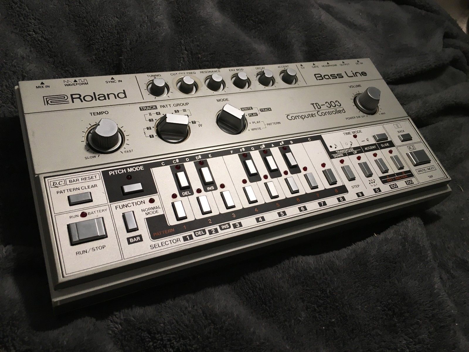 MATRIXSYNTH: Roland TB-303 Bassline Synthesizer