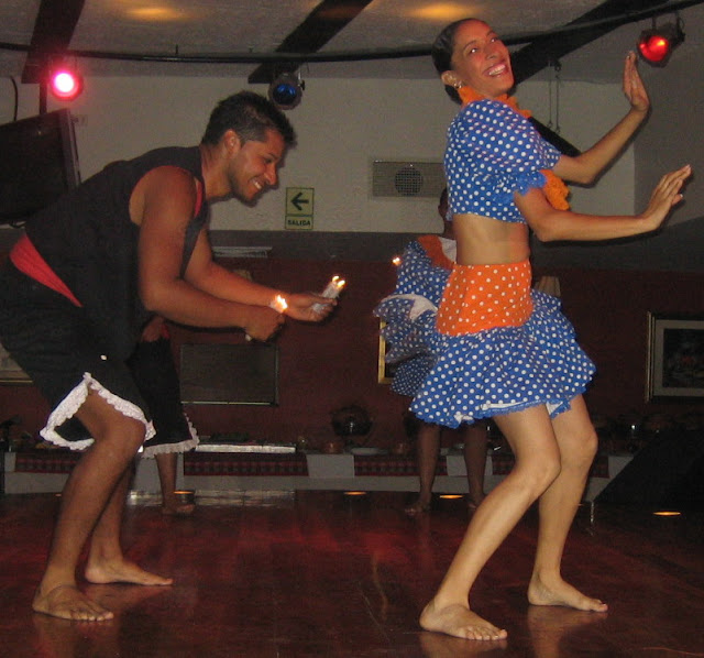 TRAJES TIPICOS DEL PERU : Festejo (Ica y Lima)