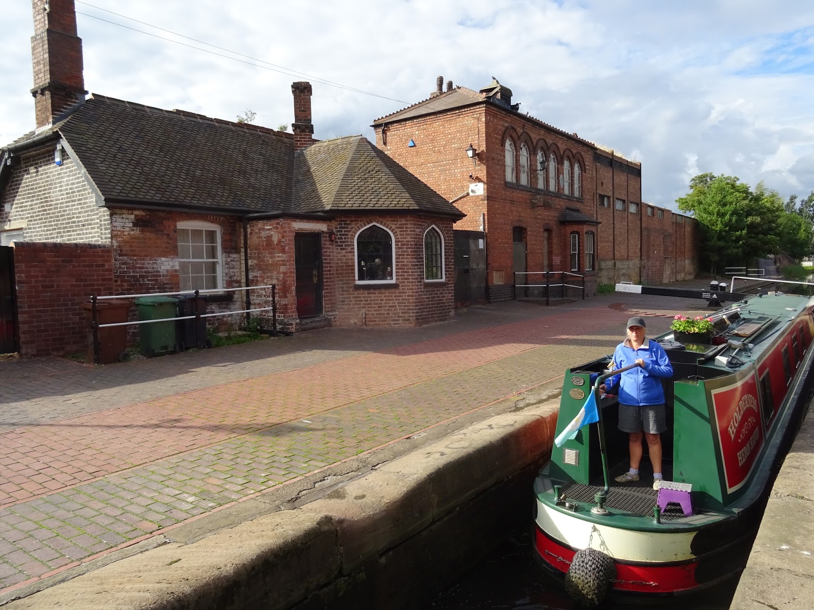 NB Holderness: Wandering on Walsall canal.