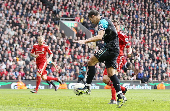 Goal of the day: Robin van Persie (Arsenal) vs Liverpool | inside World ...