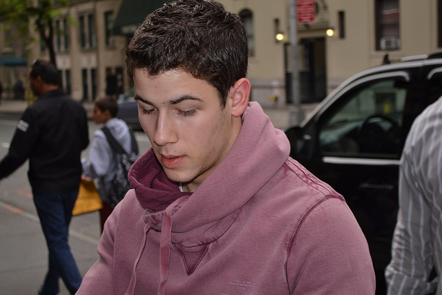DIA DIA CON LOS JONAS: Nick Jonas Al Hirschfeld Theatre - 3 Mayo