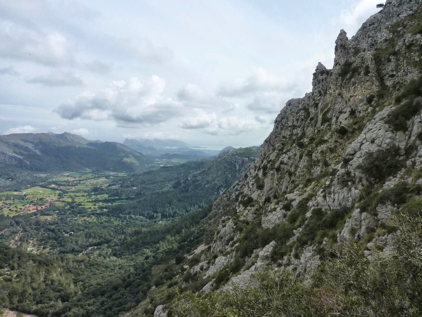 81 - Puig Tomir pel pas del Diable 24-3-2013 | Aires de la Serra ...