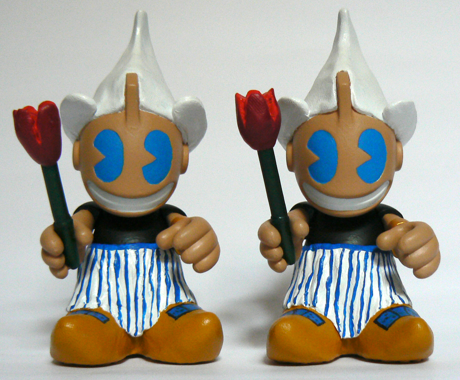 Dunny Addicts: Custom: KidRobot 'Bot 3" - Dutch Flower-girls by Reet ...