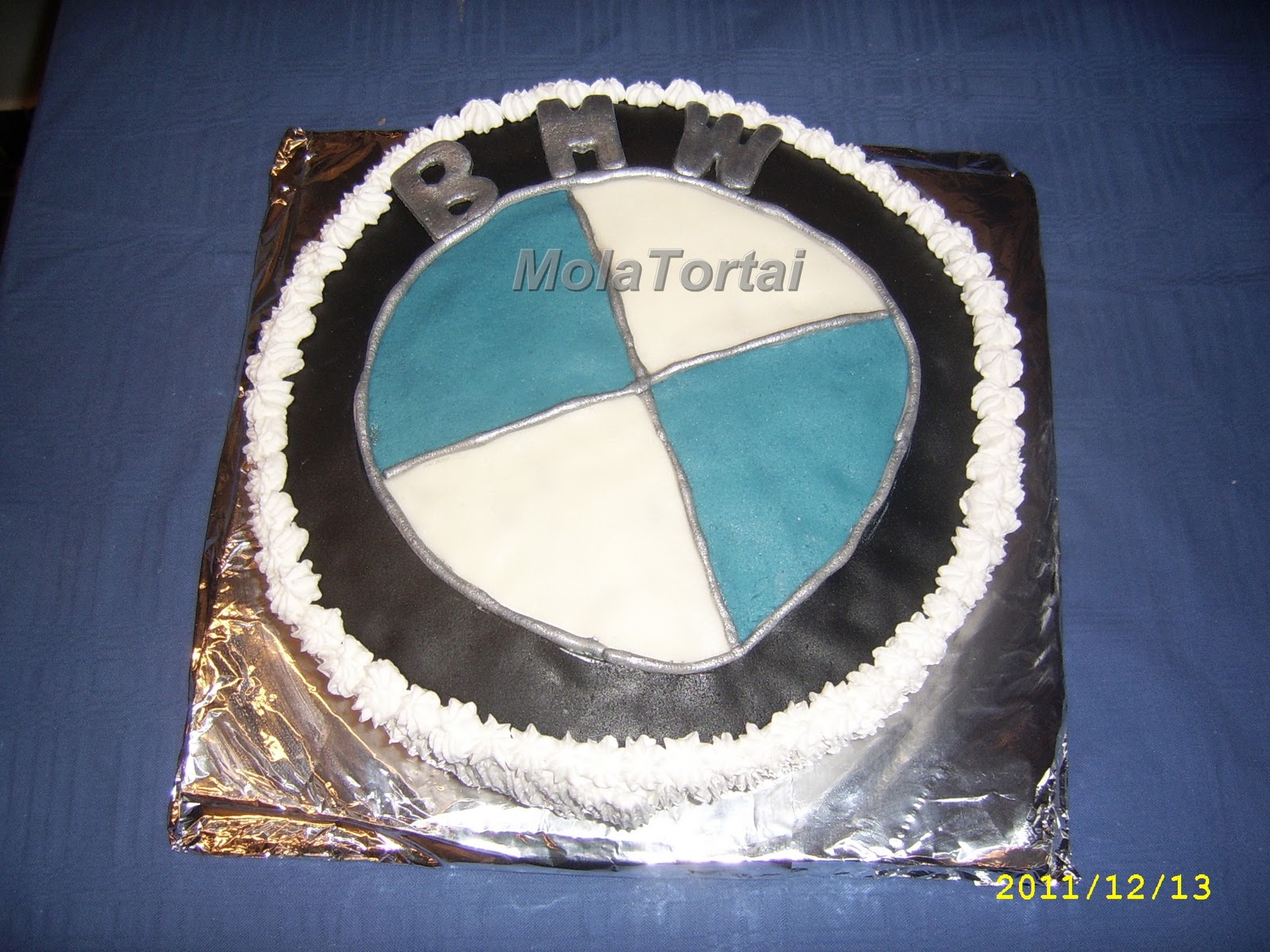 mola tortai: BMW jel torta