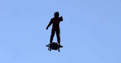 FLYBOARD AIR: An Amazing, Real Hoverboard with Autonomous Flight Up To ...