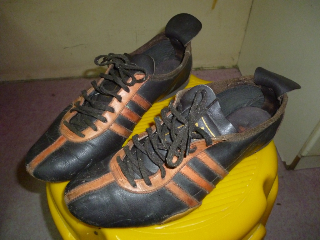 "bundle mung": vintage kasut adidas melbourne hitam