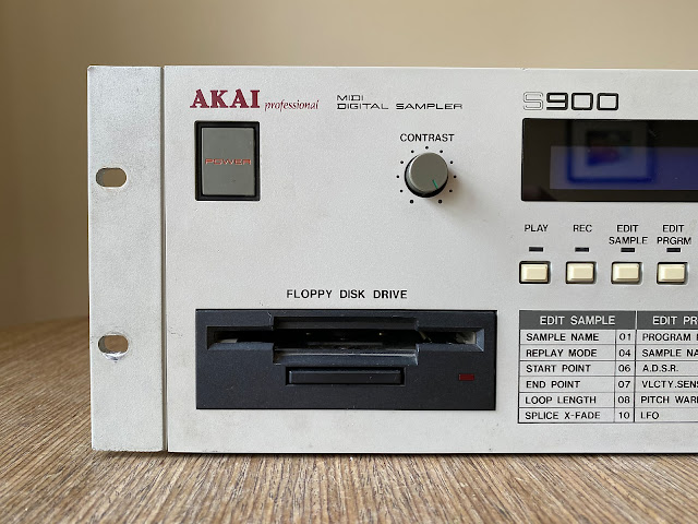 MATRIXSYNTH: Akai S900 MIDI Digital Sampler SN 20125-01141