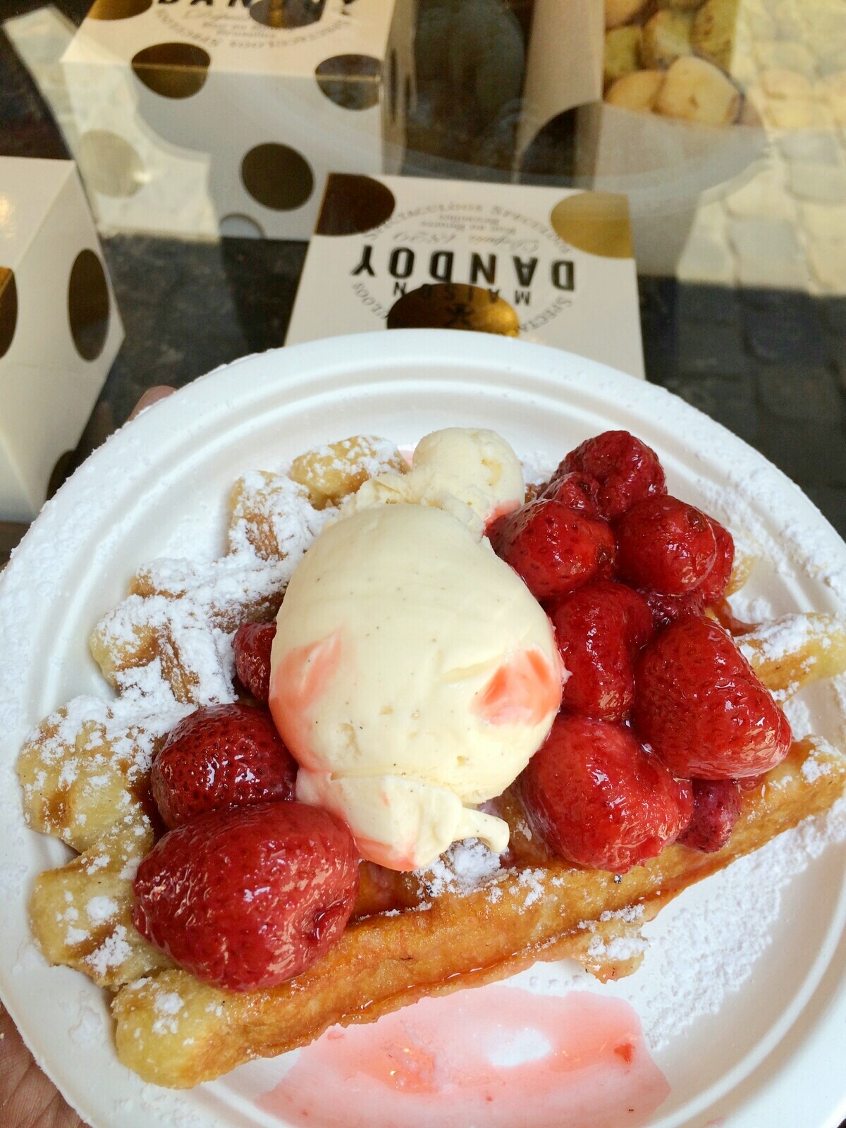 STELLANGELITA: Maison Dandoy - The Most Delicious Waffle in Brussels