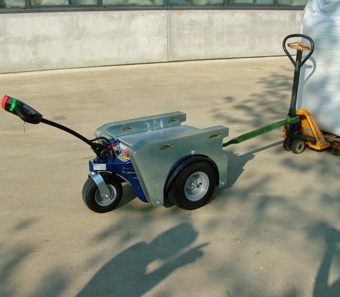 Trailer tug Made in Italy Zallys: Battery electric tug Zallys model M5
