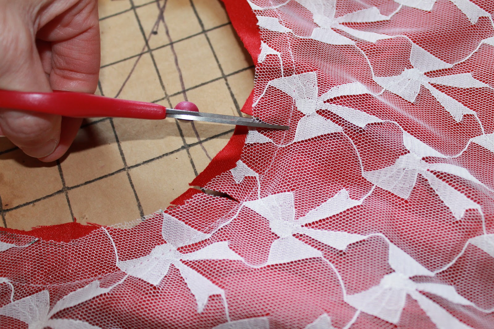 Seamingly Smitten: TUTORIAL: How to Sew a Christmas Tree Skirt - lace ...