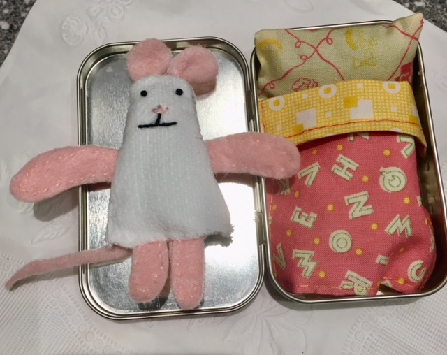 Sewing Stash Challenge (and now my knitting stash too): Mouse House