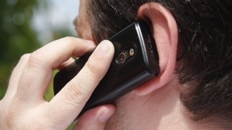 Telefonul mobil dăunează grav sănătății