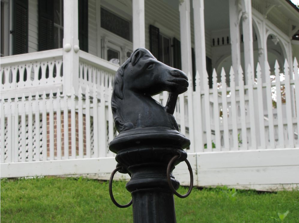 Houston in Pics: Hitching Post - Horse sculpture