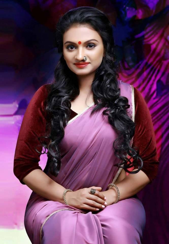 Malayalam Serial Actress Krishna Prabha Hot Navel