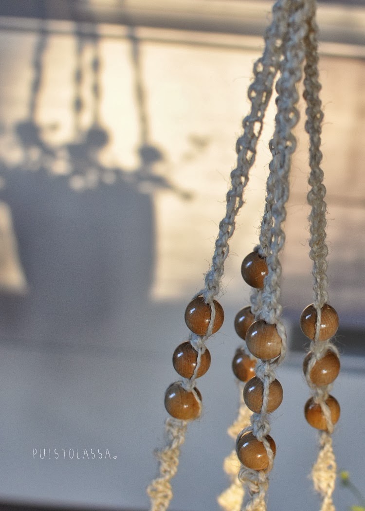 PUISTOLASSA: DIY - SOLMEILTU MAKRAMEE-AMPPELI