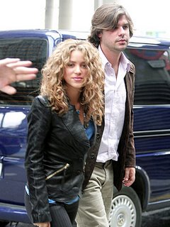 Fashion & Celebrities: Shakira Personal life and pictures
