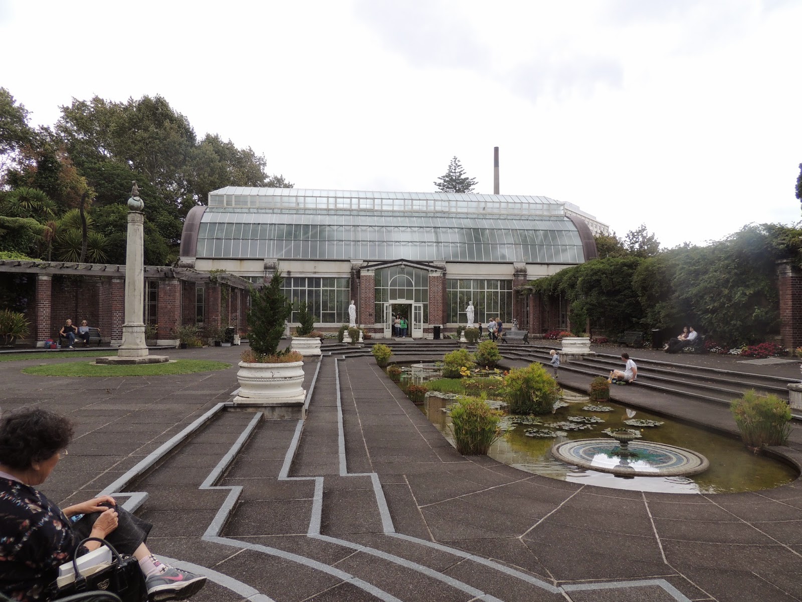 THE ROAD TAKEN : Six-Mile Walk: Auckland Domain + War Memorial Museum