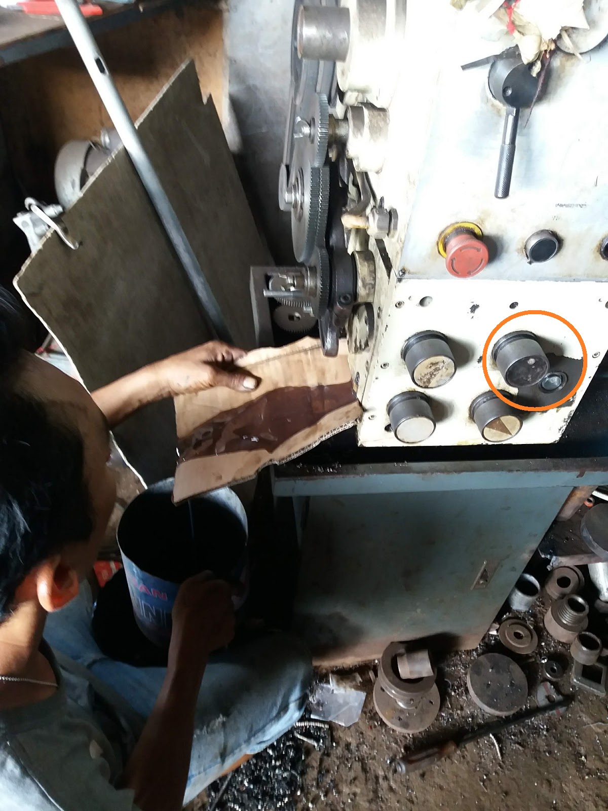 Mengatasi Masalah Transmisi Gearbox Transportir Mesin Bubut Kecil