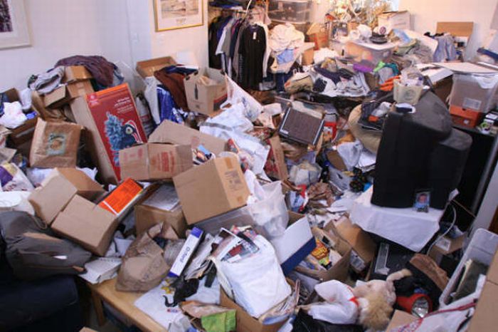 "HOARDER" AKUT? STOP!!! - Renungan Harian Maranatha