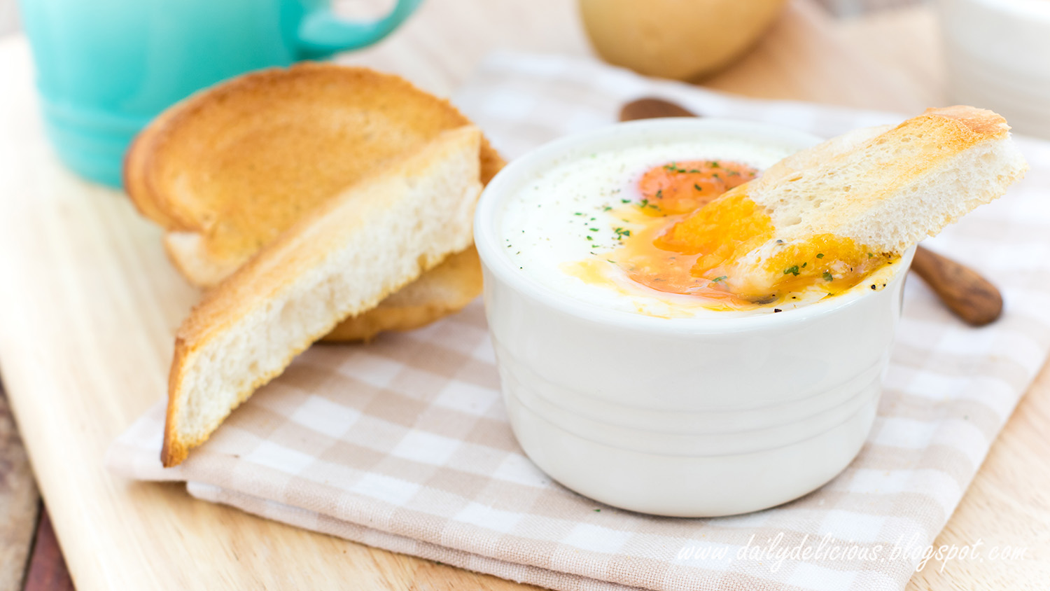 dailydelicious: Eggsalut: Poached egg with mashed potato for your happy ...