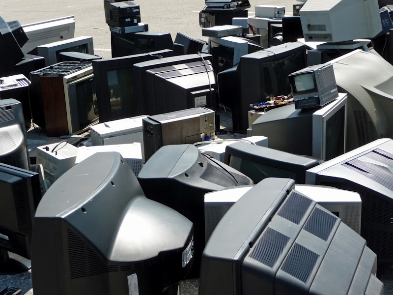 Daily Camera: Electronic Cemetery - Where old computers come to die