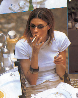 CELEBRITY LIFE-NEWS-PHOTOS: Celebrità italiane smoking gallery