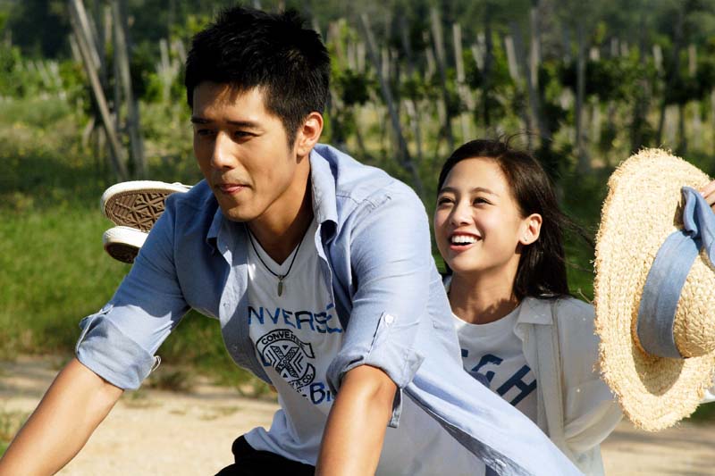 SuPer StaRs: Sweetie couple Gui Gui and George Hu in 'Summer Love' drama