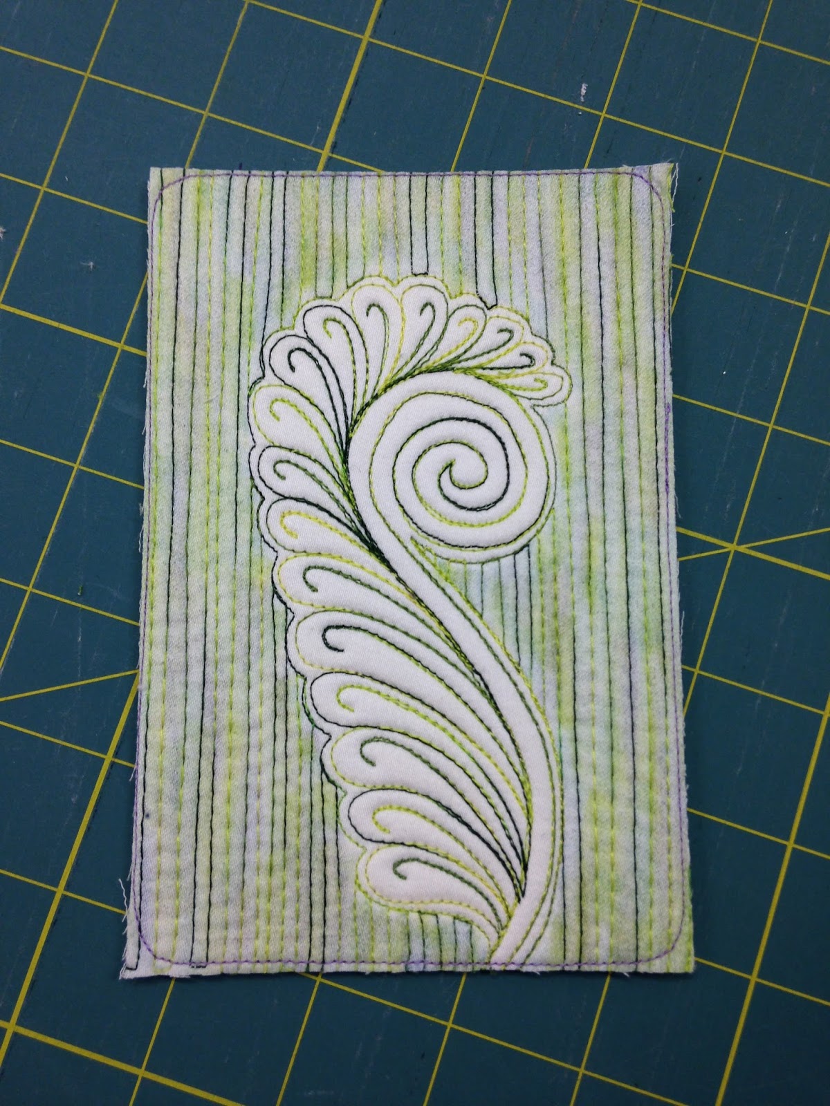 Quilt to the Edge....: Quilted Postcard Tutorial