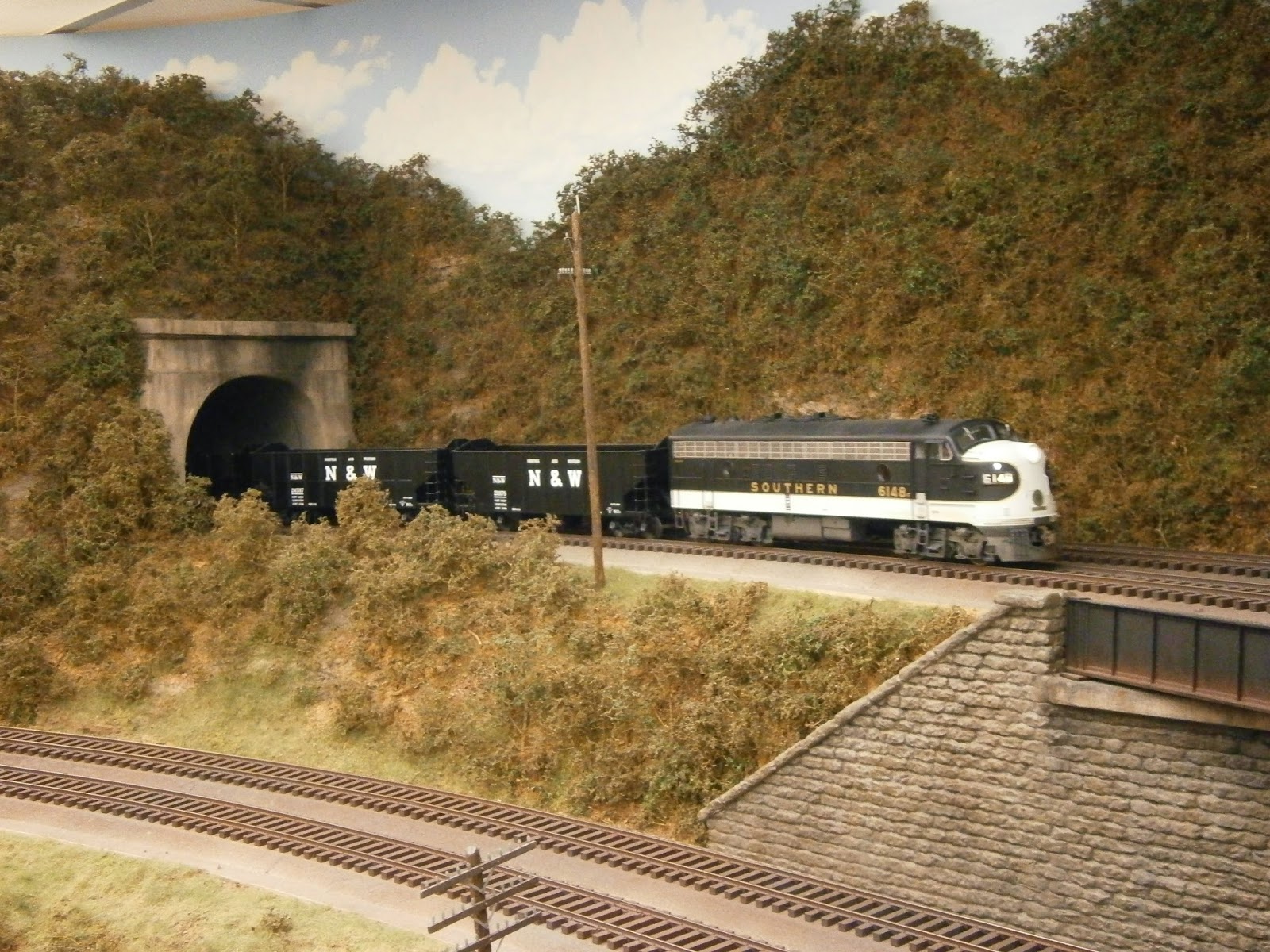 2-Rail O Scale Railroading: The Scenery Masters