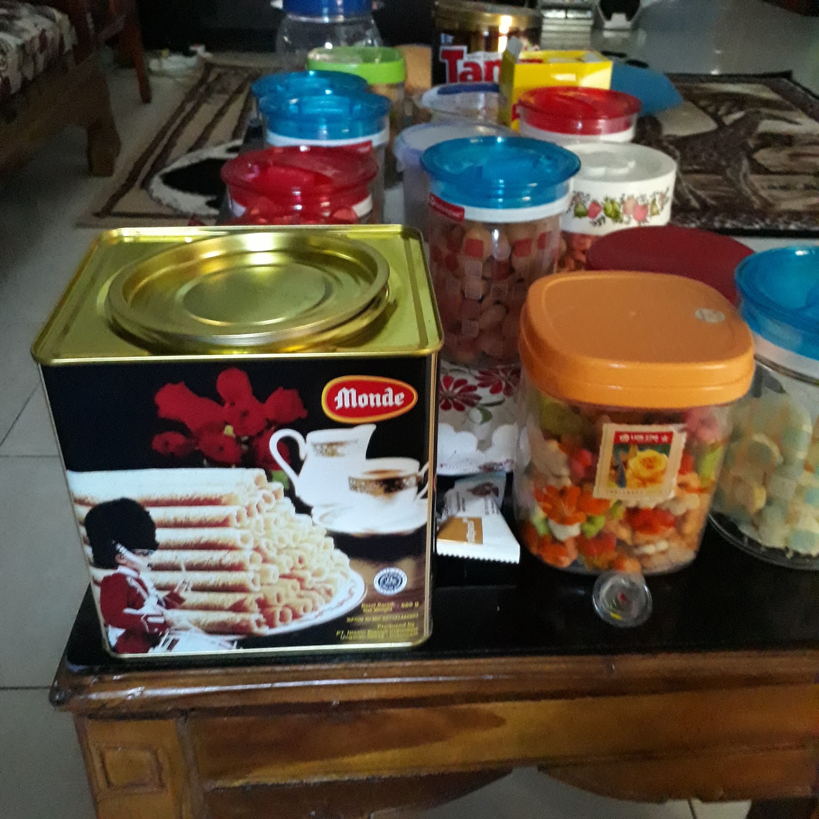 Berburu Roti Kaleng ~ Bias Hujan